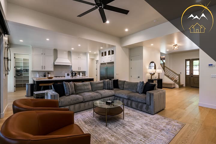 The Ultimate Flagstaff Luxury Estate W/hot Tub! - Flagstaff, AZ