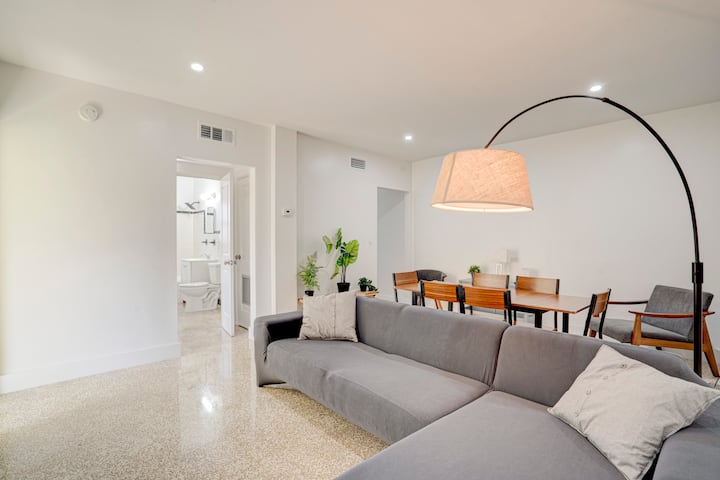 Spacious Cozy 3-bedroom Miami Apartment - Miami Shores, FL