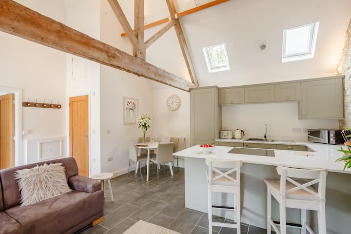 Pippin - Stylish Converted Barn - Banwell Castle