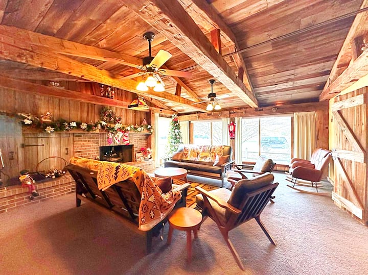 Big & Rustic By Lake Michigan! - New Buffalo, MI