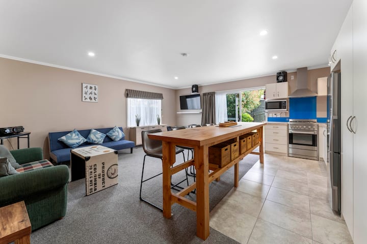 Hilltop Hideaway - Taupō