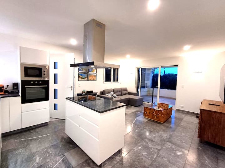 Charmant Logis  T3 ,  Jardin , Terrasse Et Parking - La Ciotat