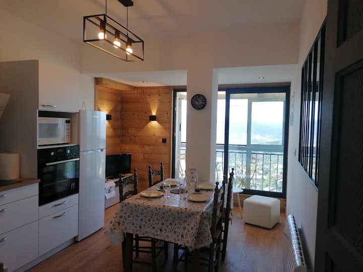 Appartement En Hyper Centre Vue Sur La Montagne - Estavar