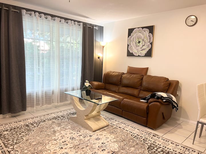 Cozy Two Bedroom Apartment 15 Min Away From Beach - ボイントンビーチ, FL