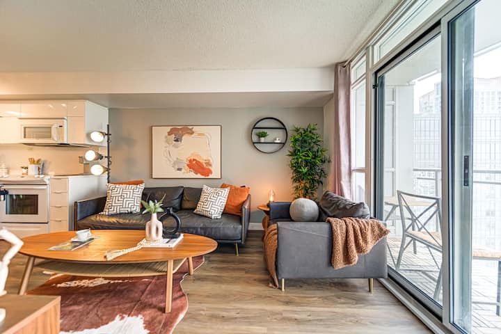 Comfortable Vintage Vibe Villa W/ Free Parking - Richmond Station - Toronto