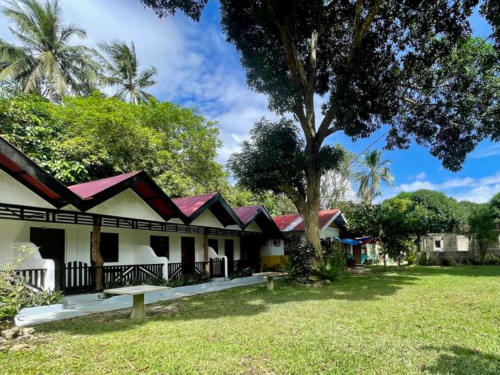 Located In A Cozy Local Enclave. - エル・ニド