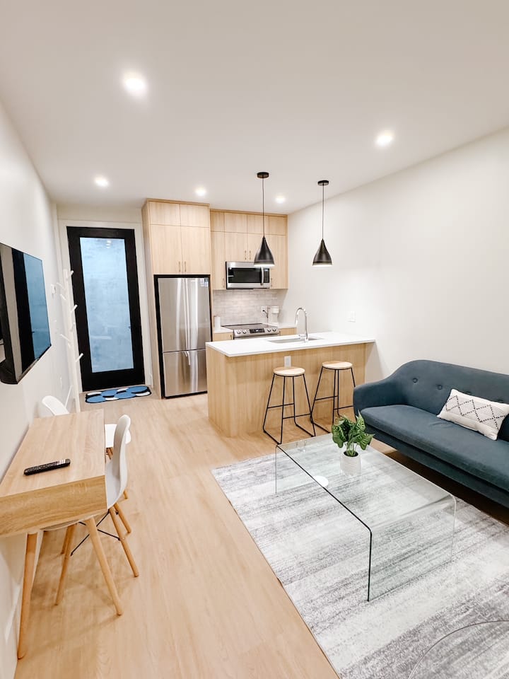 Private Suite In Brand New House - 6400