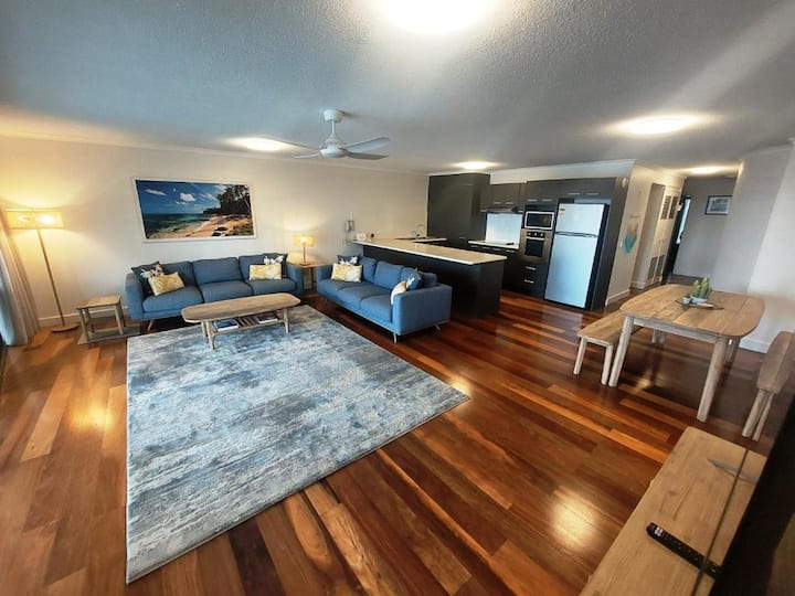 2 Bedroom Ocean View Upper Level - Golden Beach