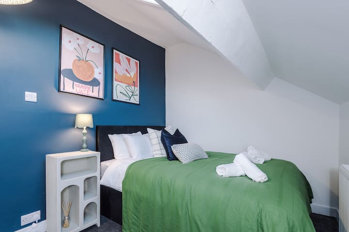 Charming Barnsley House With Parking Sleeps 12 - Barnsley