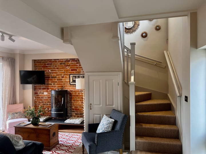 Luxury Devizes Mews | Sleeps 6 + Free Parking - Devizes