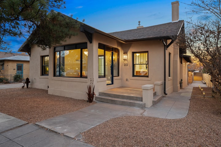 Stay At The Historic Casa Arno! (Whole House) - Albuquerque, NM