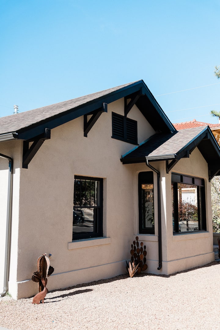 Stay At The Historic Casa Arno! (Whole House) - Albuquerque
