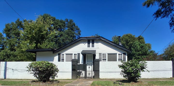 Historic Uptown Fenced In 4br W/ 2 Car Garage - Greenville, SC