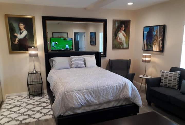 Comfortable Luxury Studio - Mission Hills - Los Angeles