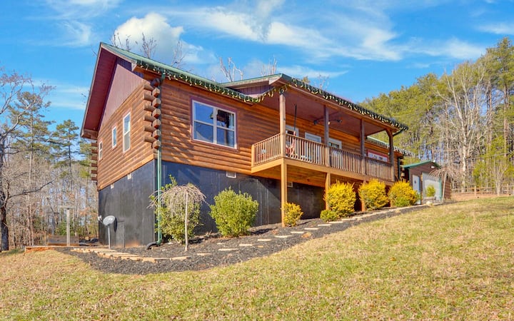 Wineries, Game Room, Hot Tub, Pet Friendly, Hikes! - Dahlonega, GA