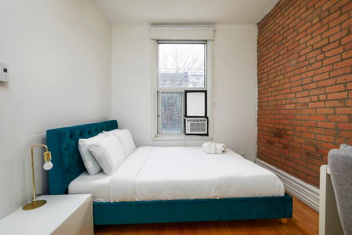 Grand 4br – Your Spacious Mont-royal Retreat Zc7 - Dorval