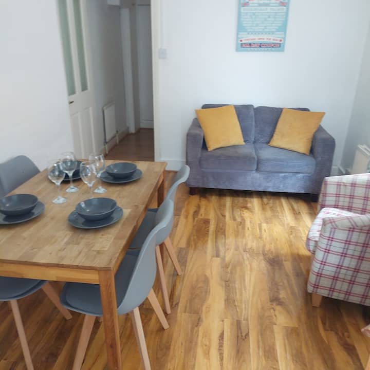 2 Bedroom Apt - 5 Mins Walk To Underground - Surbiton