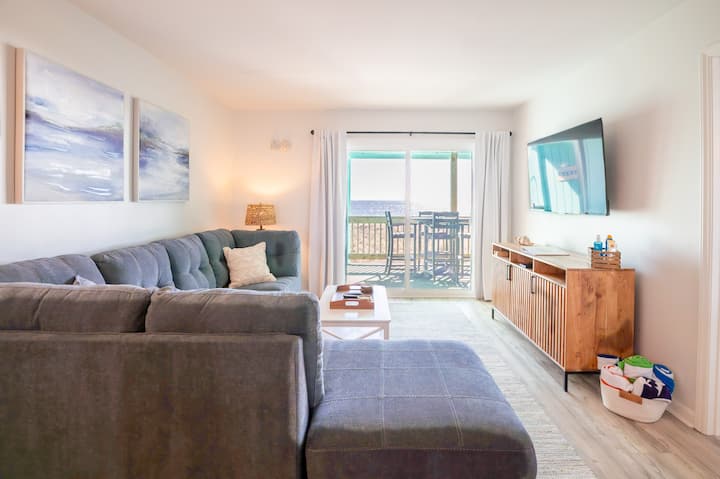 Oceanfront/king Bed/walk To Boardwalk/beach Gear - Carolina Beach, NC