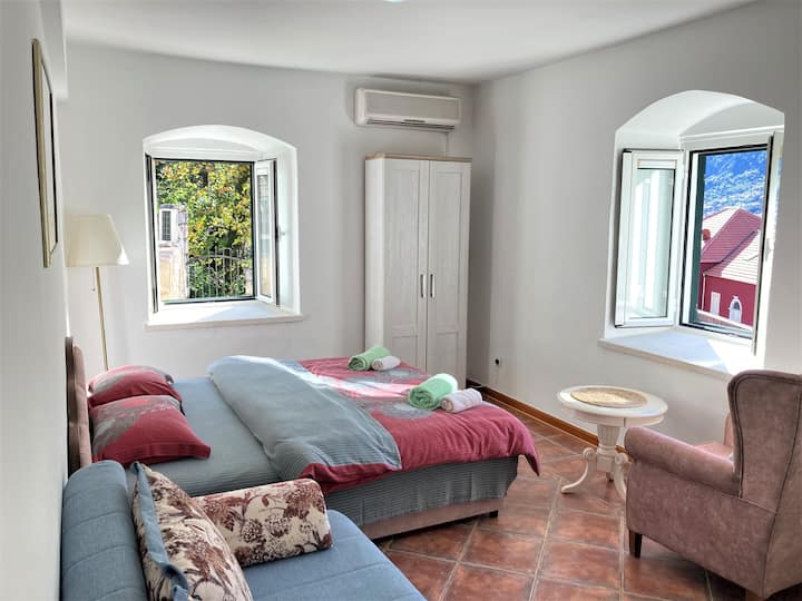 Kamena-4 - Montenegro