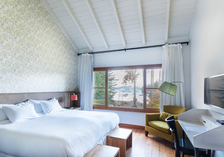 Lago Deluxe - La Escondida Casa De Huéspedes & Spa - Villa La Angostura
