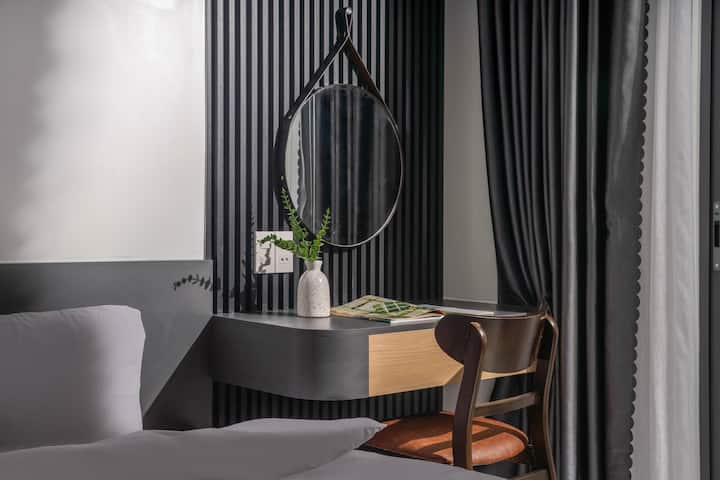 A Warm Studio | Comfy | Free Laundry| My Khe Beach - ダナン