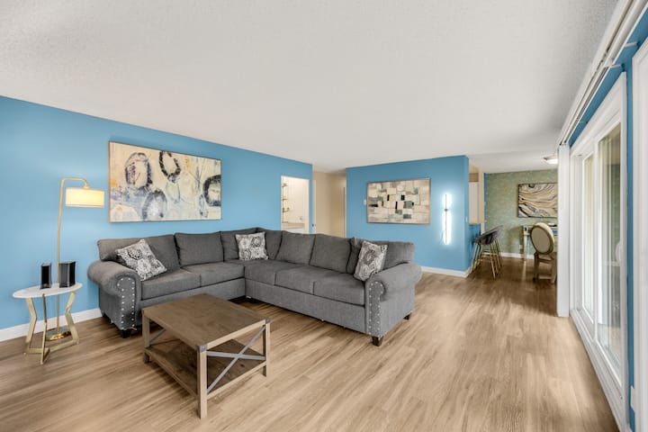 Stylish Large 2-bed Centrally Located In Newport - Costa Mesa, CA