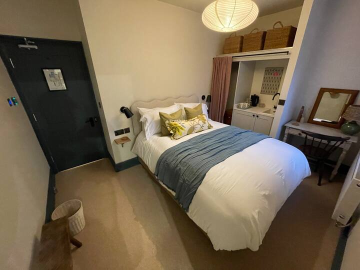 Cosy Double Room With Ample En-suite - Goathland