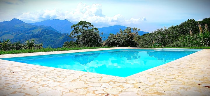 Lujosa Villa Campestre - San Pedro