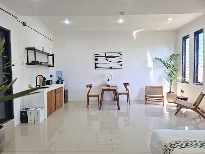 Guests Favourite, Large Studio, Private Kitchen - Kuta