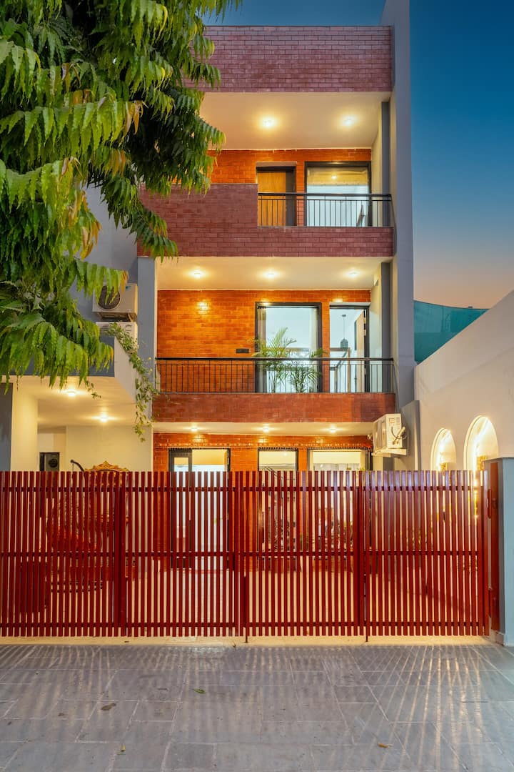 Getaway W/ Mesmerising Courtyard & A Lush Garden - Jaipur