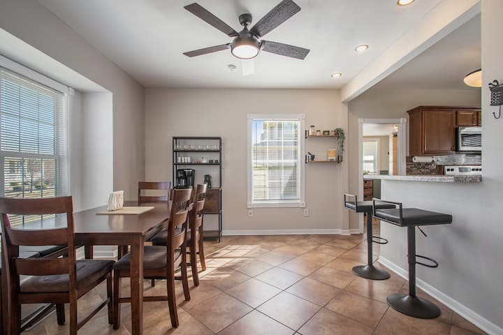 Scenic Walk To Notre Dame(10 Min) & Trader Joes(5) - Mishawaka, IN