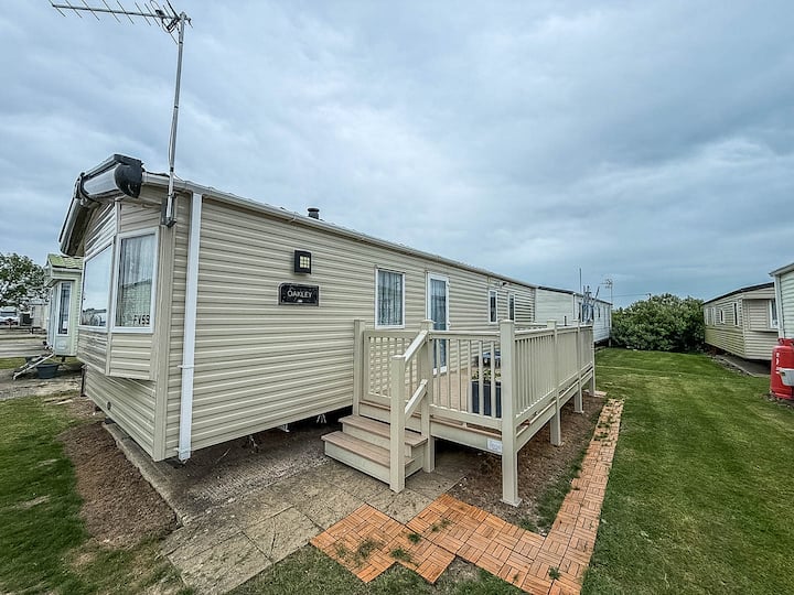 Caravan At St Osyth Beach Park Ref 28059fv - Clacton-on-Sea