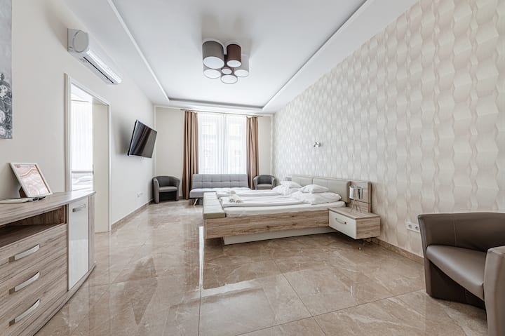 Marble Royale Suite – Spacious 2br | Ac & Elegance - Sziget Festival