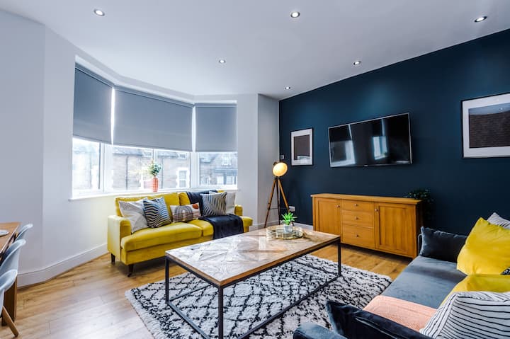 Sleek 6 Bedroom In Central Harrogate - Pool Table - Harrogate