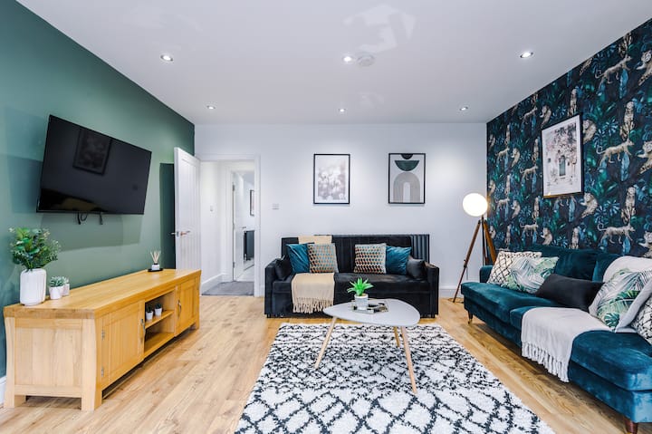 The Harrogate Hub | 6 Bedrooms & Pool Table - Harrogate