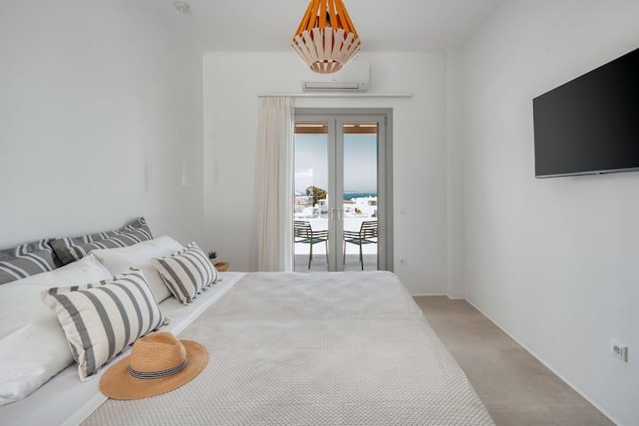 Deluxe Double Room With Balcony & Sea View - Mykonos