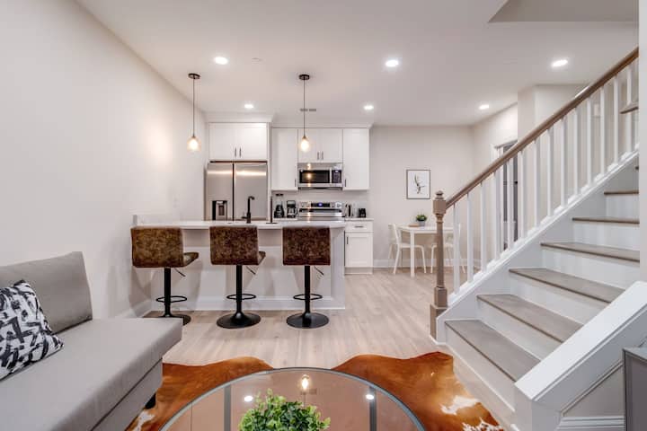 1 Br Penthouse W/city Views & Free Street Parking - Washington, D.C.