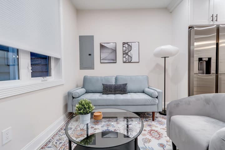 2 Br - 2 Bath Entire Apt W/free Street Parking - Washington