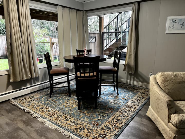 Departure Bay Large 2 Bedroom Suite - Nanaimo