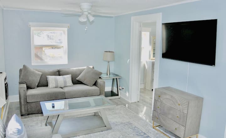 Cozy F.r.o.g. | Wi-fi, W/d, Smart Tv - Sesquicentennial State Park, Columbia