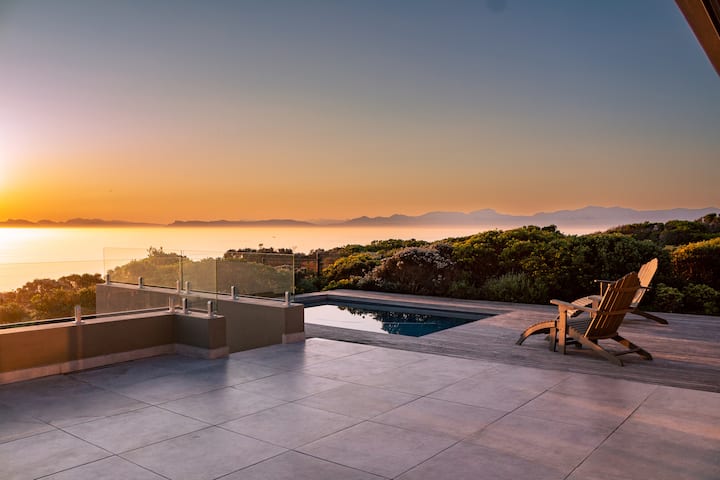 Solar-powered Oceanview Retreat- 131 Cormorant - Gansbaai