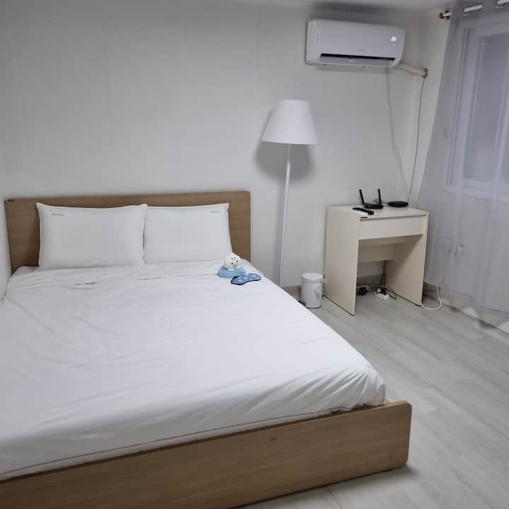 [회기역 5분]#풀옵션#55인치 Oled#쾌적한 방#20l 제습기#공기청정기#와이파이 - Seúl