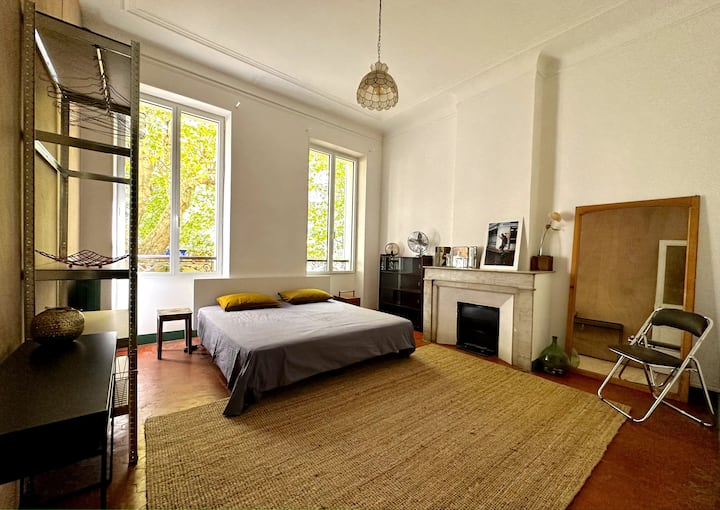 Grande Chambre Privée Dans Appart 200m2 + Jardin - Marseille