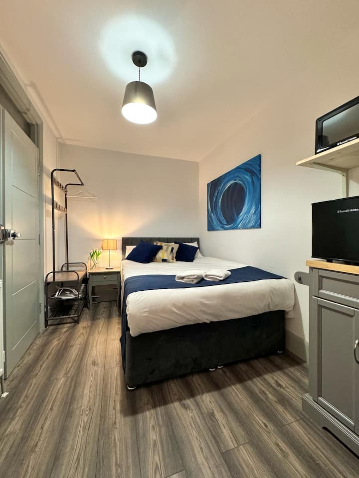 Affordable Studio Flat With Terrace In Camden Town - London, UK