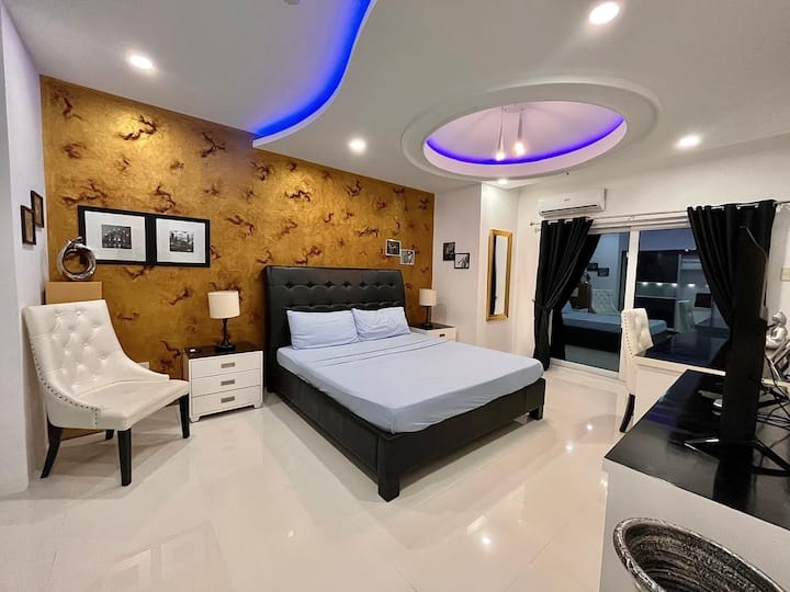 Kandi Palace Grand 2 Br! Housekeeping, Internet! - Angeles