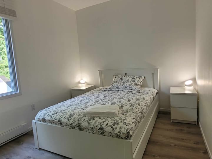 Room 3 Near Cadilac Metro - Montreal