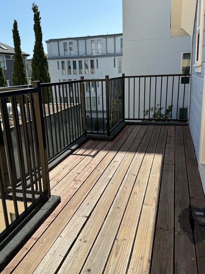 Comfort Awaits At Berkeley Bliss - Berkeley, CA