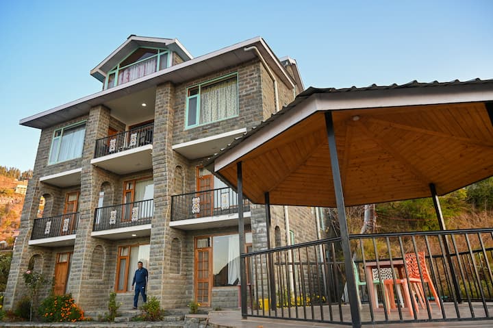 Thapa Farms: Cottage In Koti With Lawn & Gazebo - Kufri