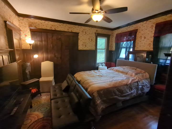 Guest Suite W/ Kitchen Full Bath Free Parking - Worcester, MA
