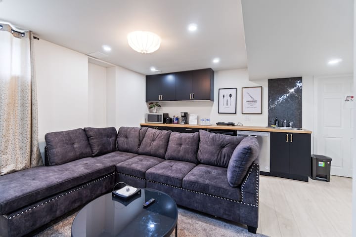 Private Basement Suite | Free Parking & Wi-fi - Carleton Place